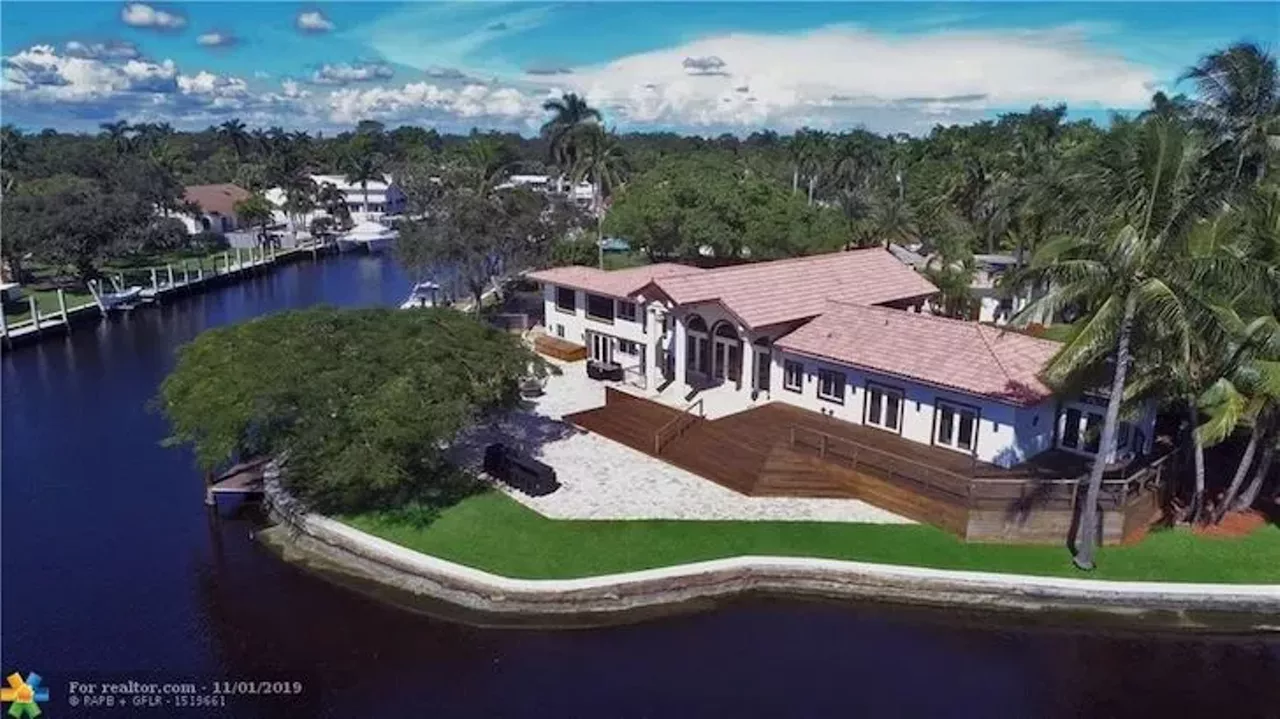 An NFL star's giant Florida mega-home just went on sale, and we take a ...