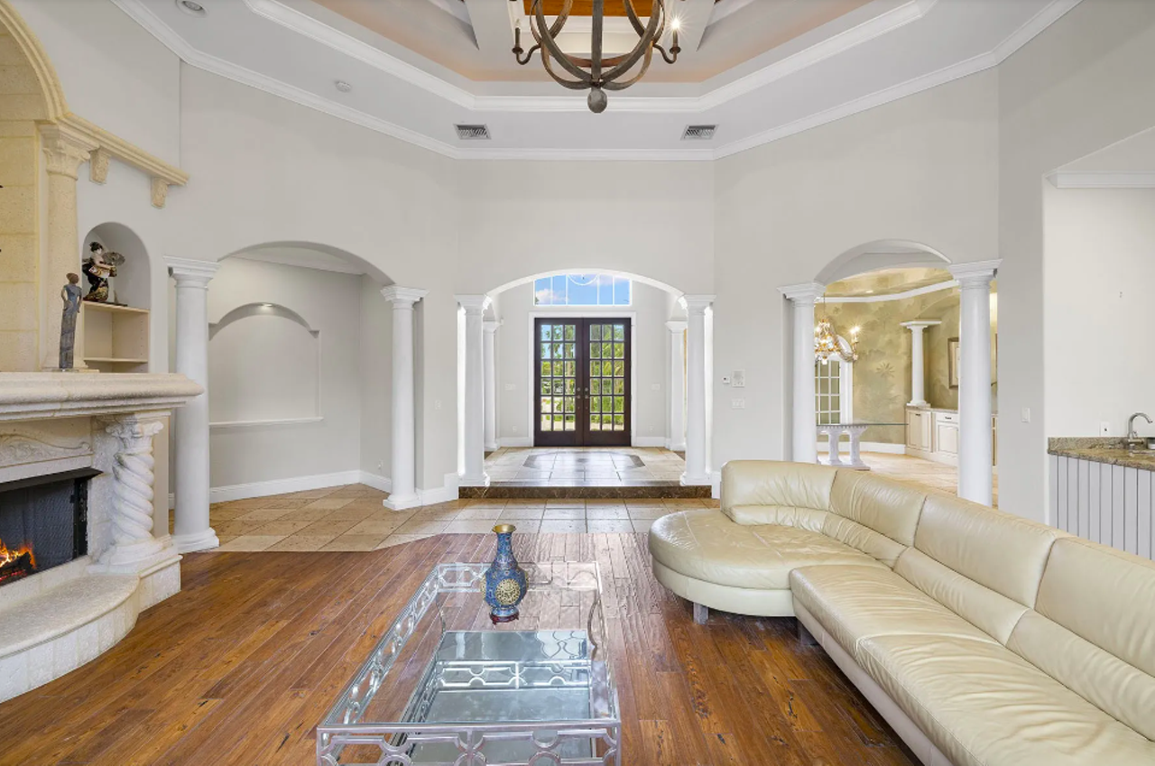 Former Florida home of Boston Red Sox pitcher Derek Lowe hits the ...