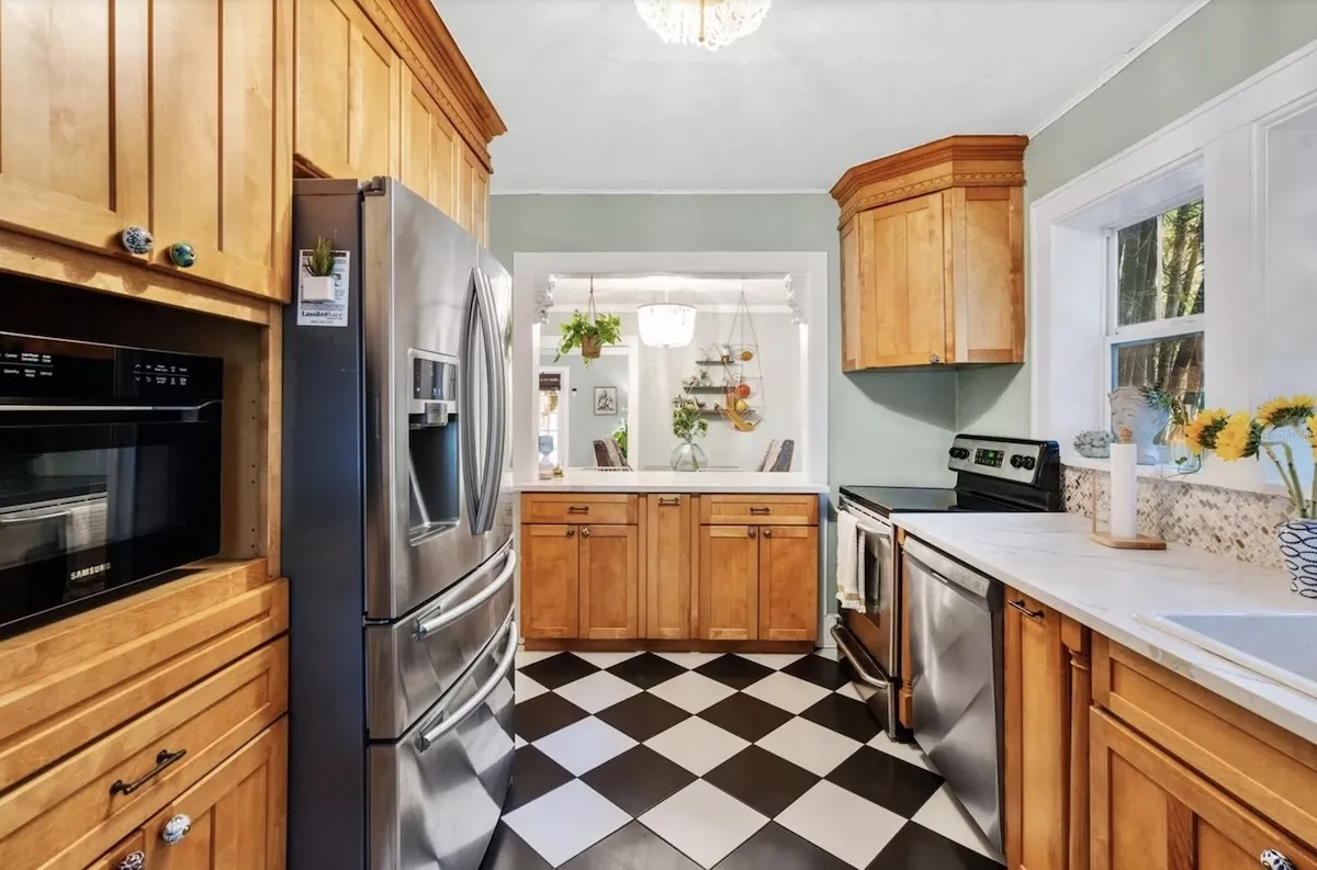 This 100-year-old lakefront home with a basement is for sale in Orlando ...