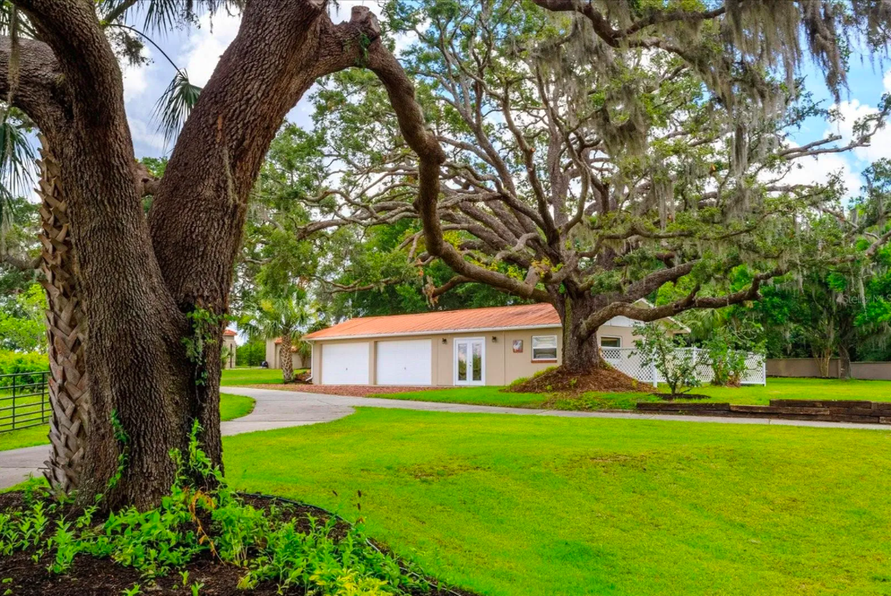 This 1940s Central Florida villa designed by a Frank Lloyd Wright ...
