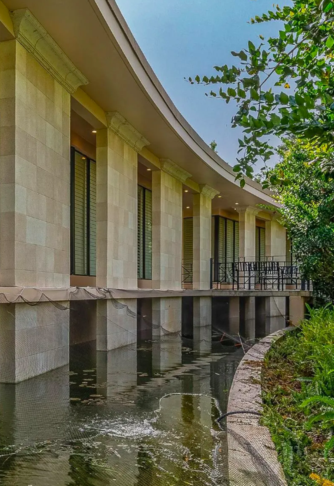 This mid-century modern Winter Haven home was designed by a Frank Lloyd ...