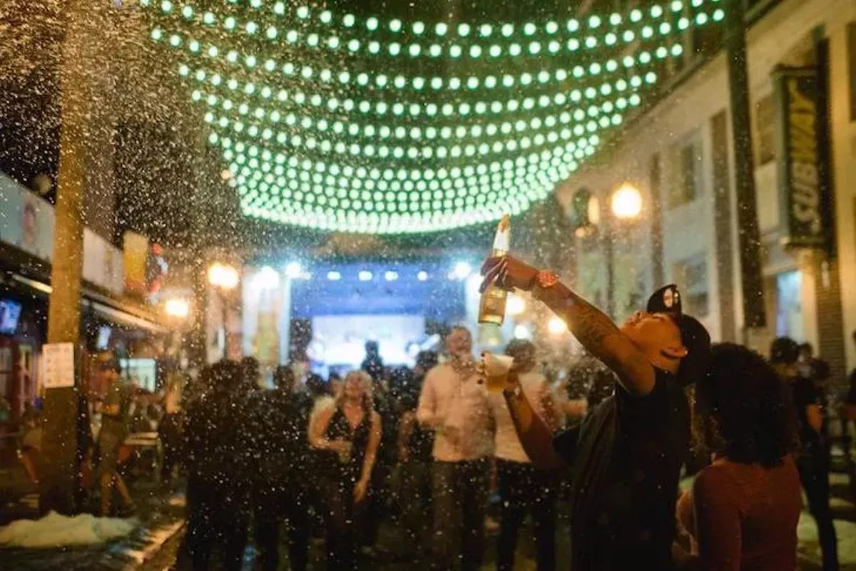 Wall Street Plaza's Snow Ball brings flurries to downtown Orlando ...