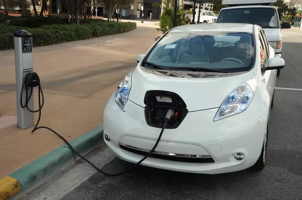 Mayor Buddy Dyer and OUC unveil 100 electric vehicle charging stations ...