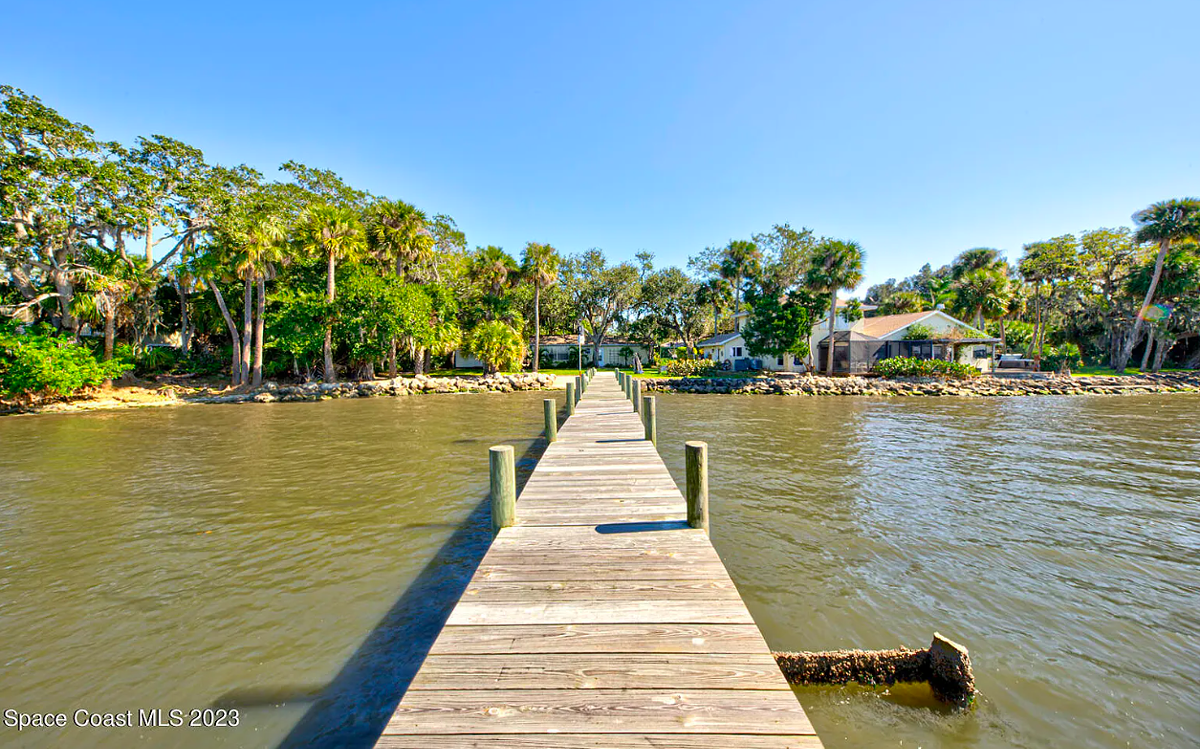 This waterfront hideaway home is for sale just outside Orlando, and it ...