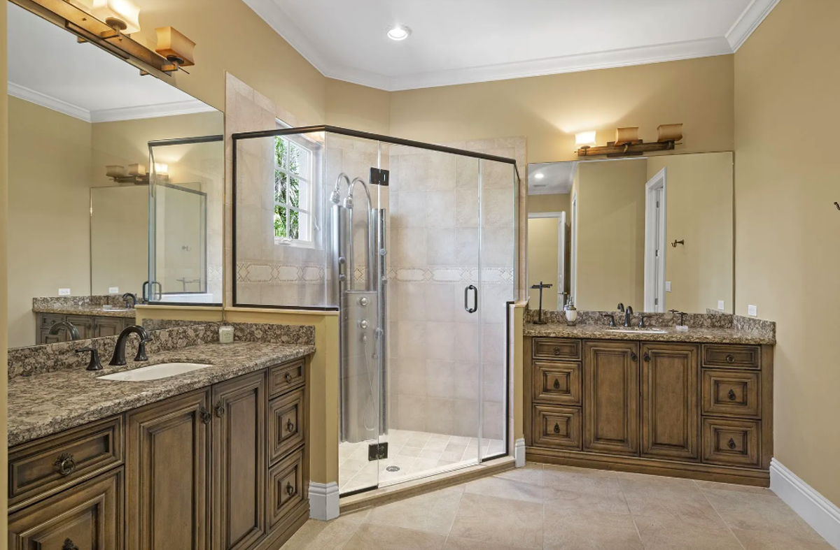 Former Florida home of Boston Red Sox pitcher Derek Lowe hits the ...