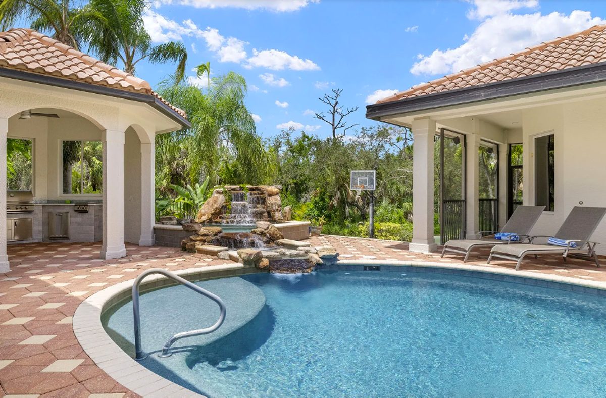 Former Florida home of Boston Red Sox pitcher Derek Lowe hits the ...